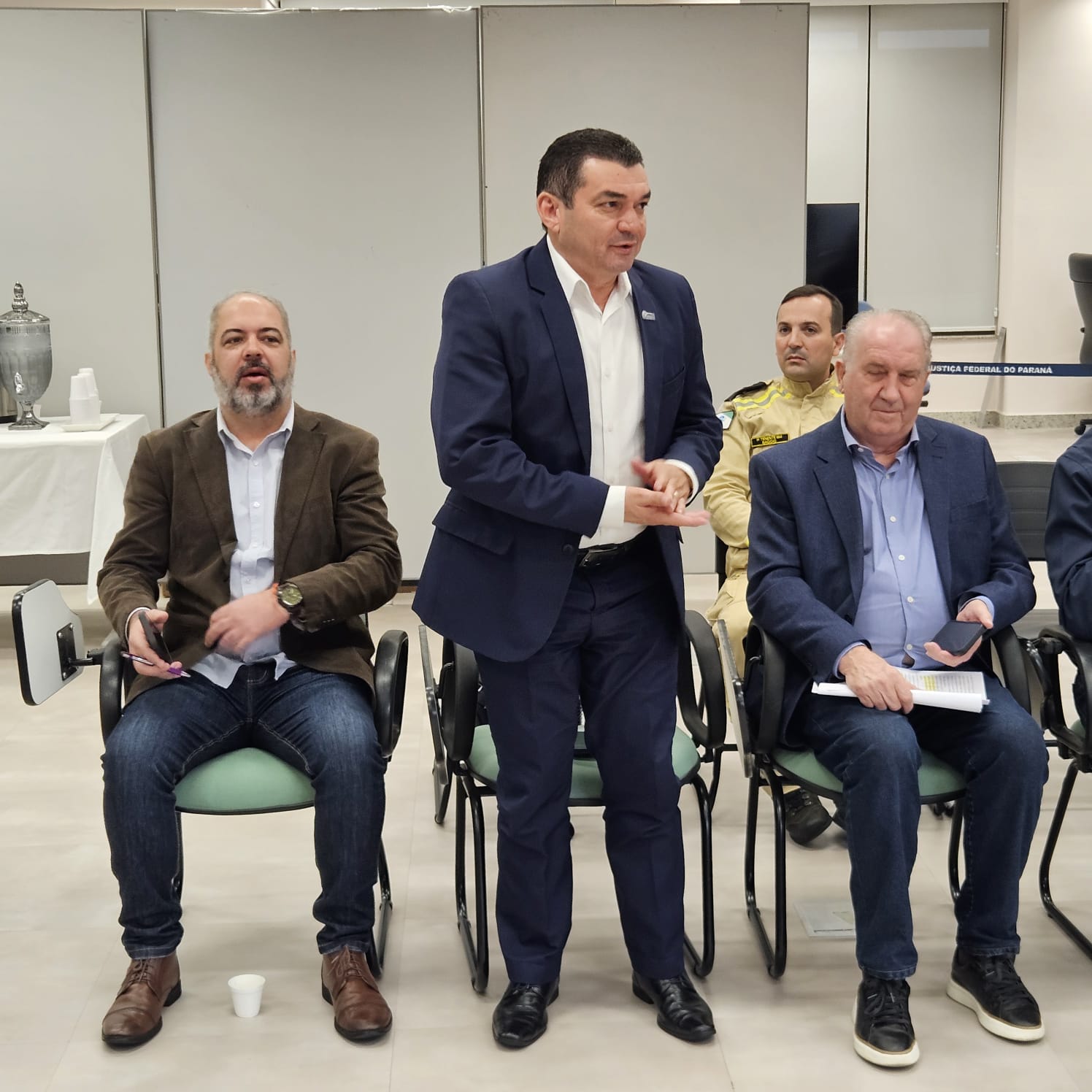 EM AUDIÊNCIA NA JUSTIÇA FEDERAL, AO LADO DO SECRETÁRIO EVERTON COSTA ...